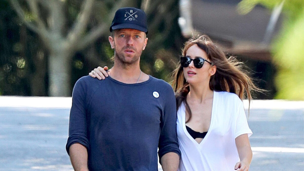 Дакота Джонсон порвала з вокалістом Coldplay Мартіном: раніше він зашкварився через Україну та ...